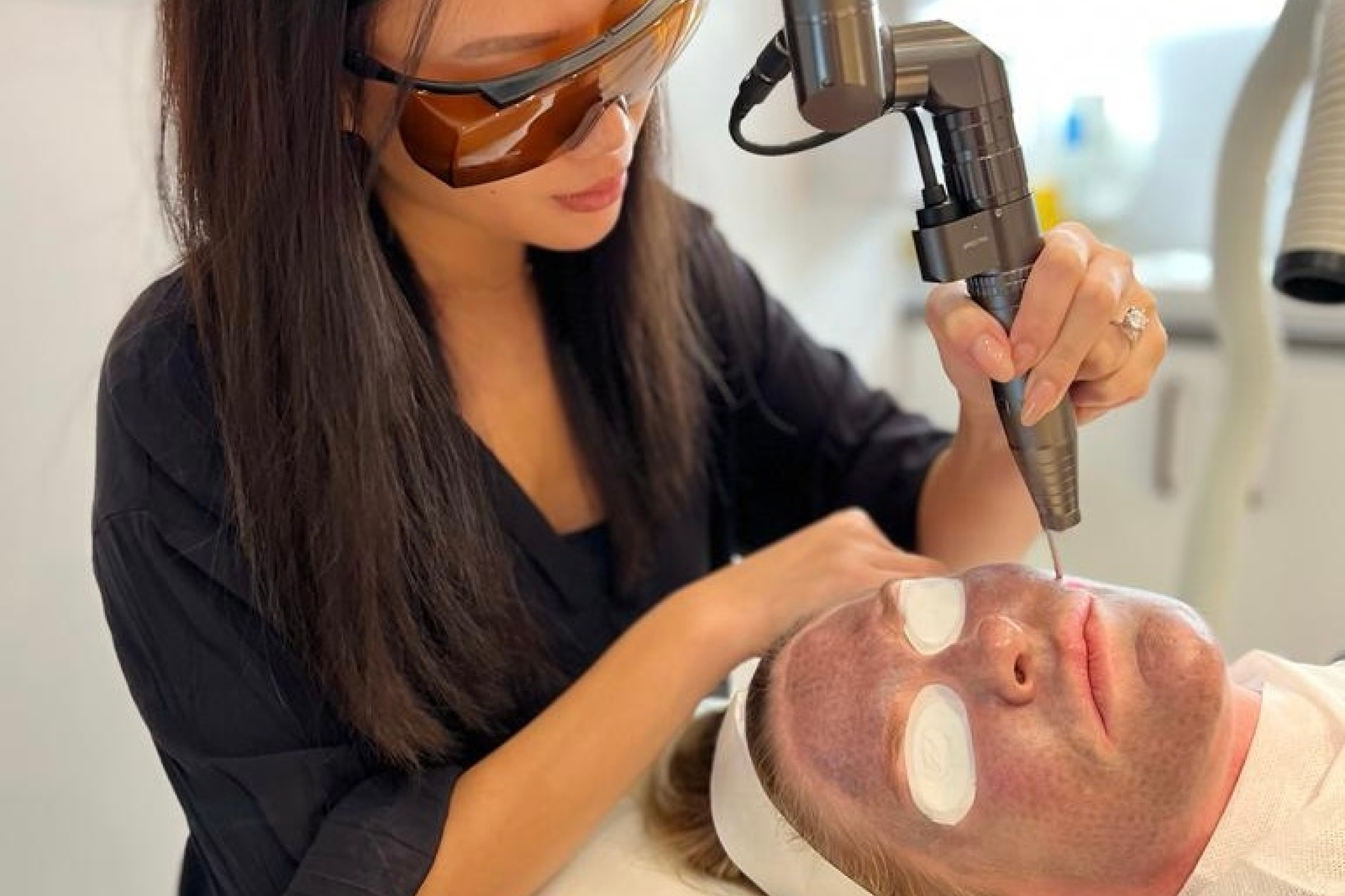 Ultra-Short Pulsed Laser - Synergy Clinic